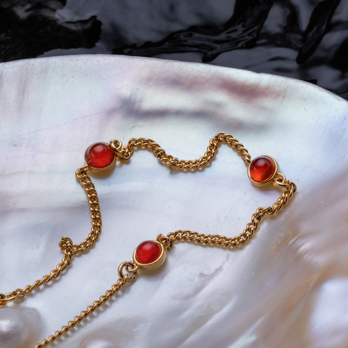 Dewdrops Necklace (Chalcedony/Gold) | Holzkern